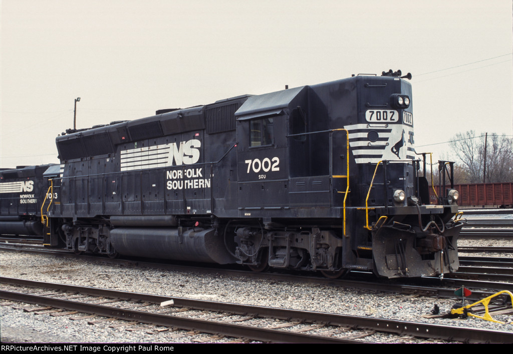 NSRR 7002, EMD GP40X, working the NS Decatur Yard